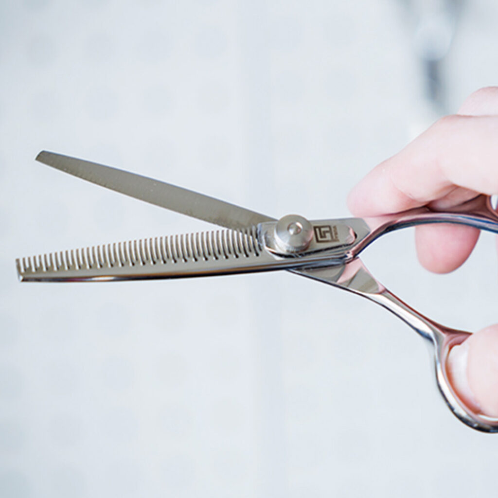 セニングシザーの選び方！「カット率」「櫛目」って何？｜トリマーに人気のトリミングシザー・ハサミ・バリカンの通販｜Svansスバンス